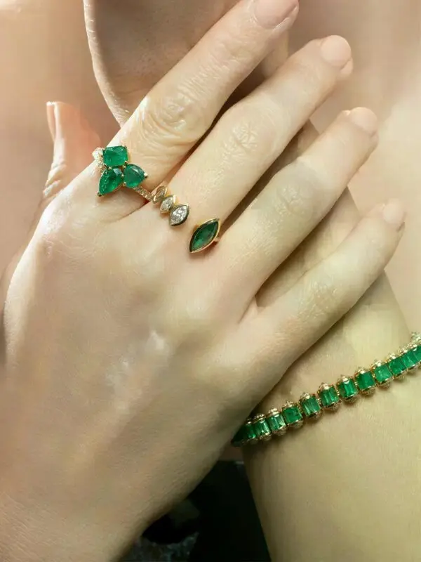 Shay Diamond And Emerald 18k Yellow Ring