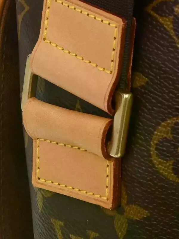 LOUIS VUITTON 2004 Monogram Abbesses Messenger Bag