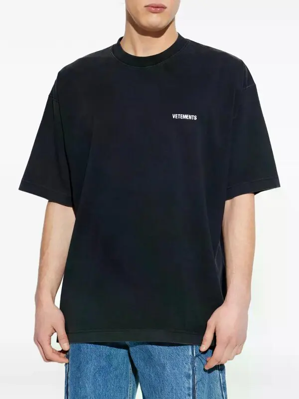 Vetements Logo-embroidered T-shirt