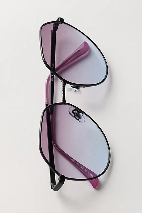 Free People Misty Classic Round Sunglasses - Black/lilac