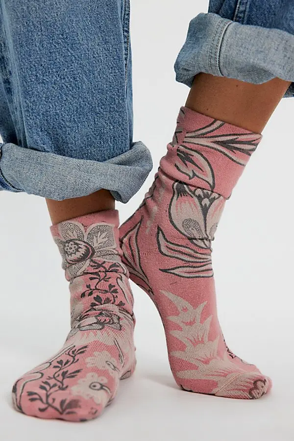 MAGNOLIA PEARL Floral Crew Socks - Pink Moxie