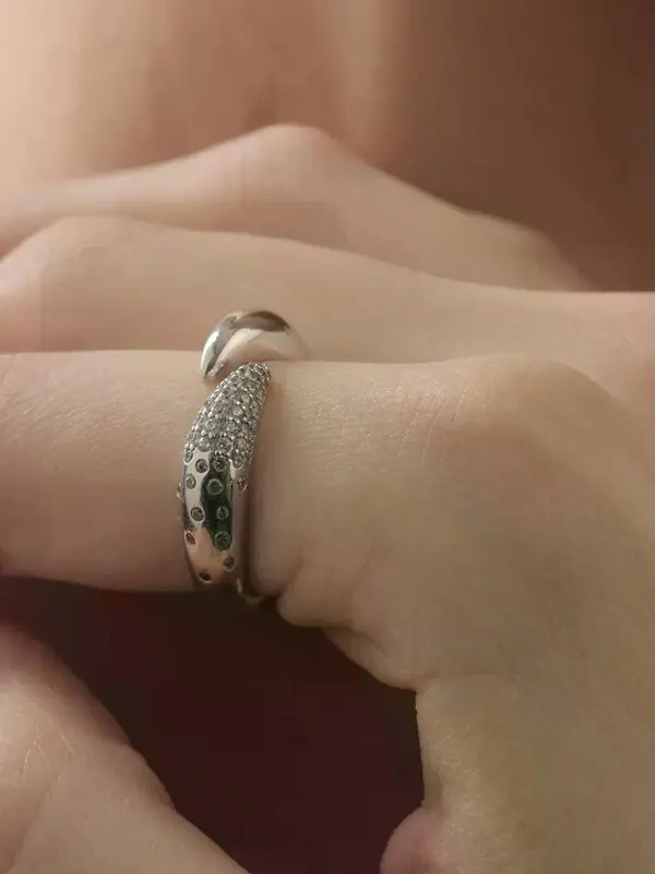 ESHVI Stardust Fang Ring - Silver