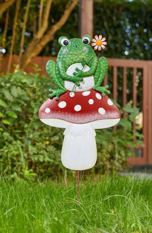 GLITZHOME 30"h Multi-functional 2-in-1 Metal Stacked Mushroom And Frog Garden Yardstake Wall Decor