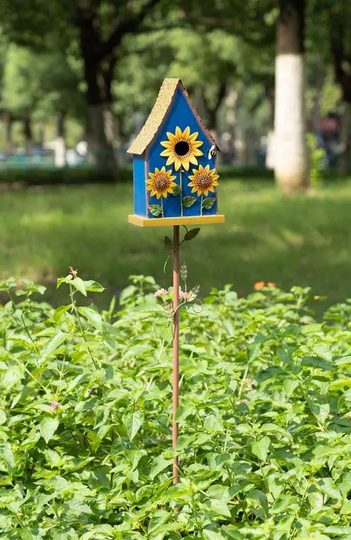 GLITZHOME 52"h Metal Daisy Decorative Garden Birdhouse With Stake