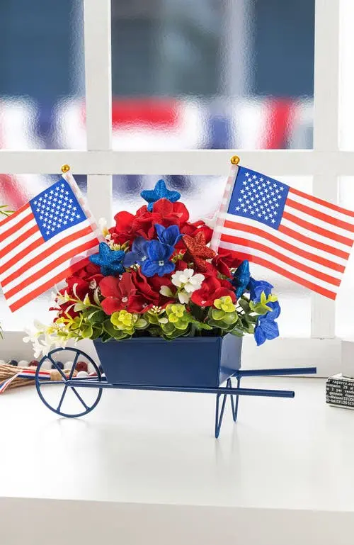 GLITZHOME Patriotic Americana Hydrangea Metal Wagon Centerpiece