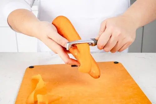 CUISIPRO 7-inch Swivel Peeler