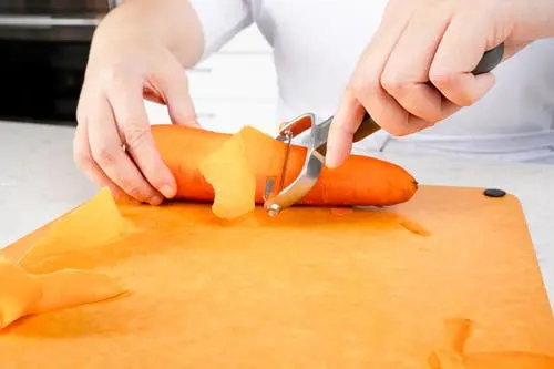 CUISIPRO 6-inch Y-peeler