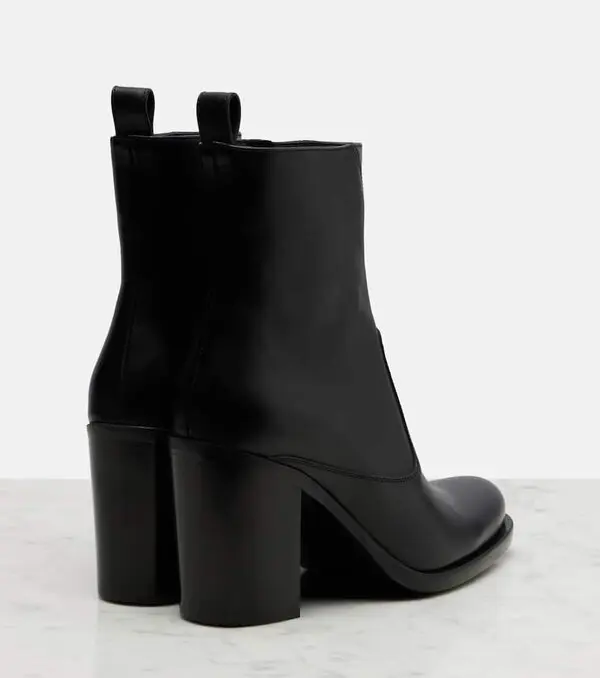 Chloé Phoenix Leather Ankle Boots - Black