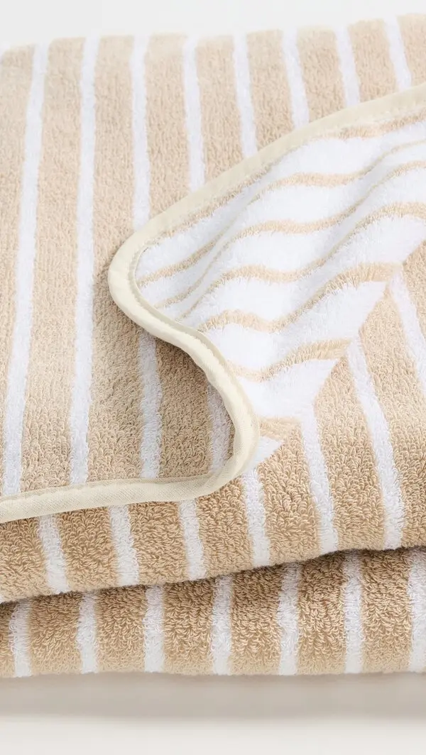 WEEZIE Patterned Signature Bath Towel