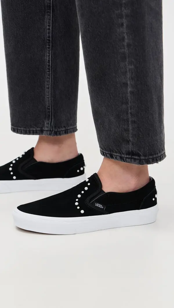 VANS Classic Slip-on Sneakers