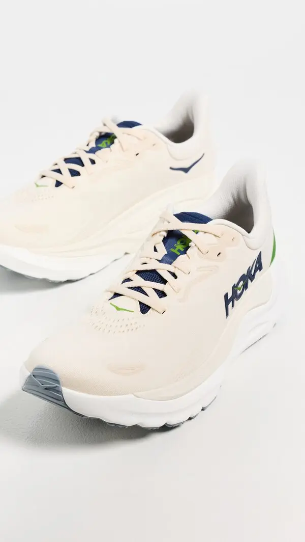 HOKA Arahi Sneakers - Alabaster / Birch