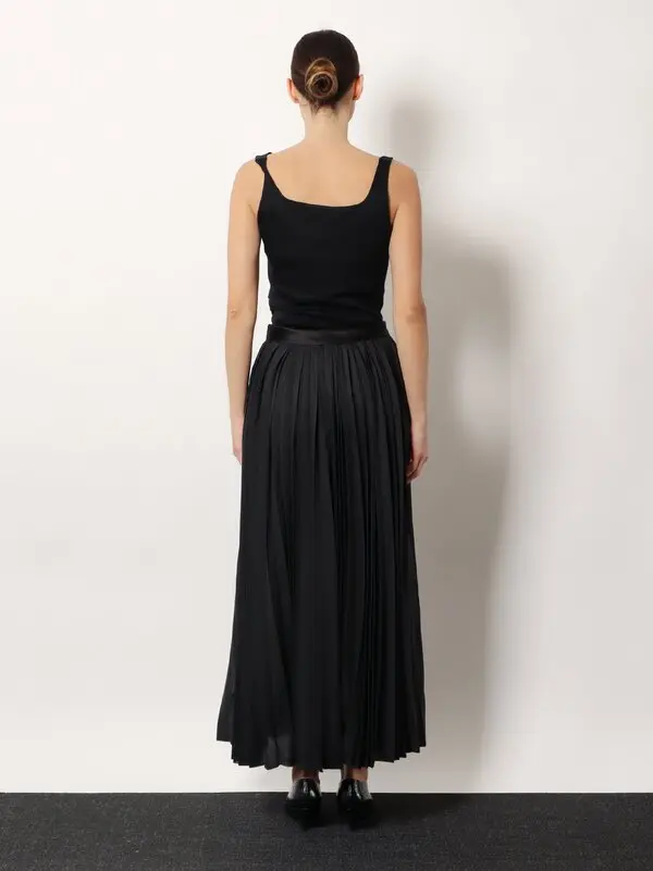 R2W Arissto Pleated Skirt - Black