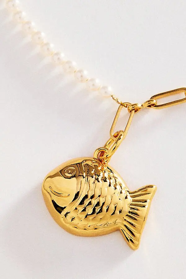 Timeless Pearly Fish Pendant Pearl Necklace