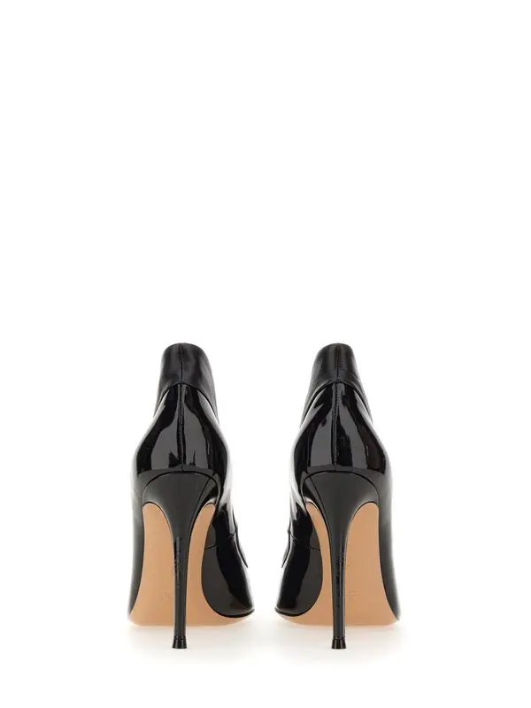 GIANVITO ROSSI Dècolleté Tuxedo Pumps