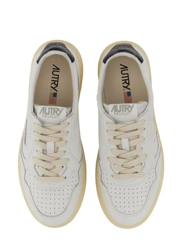 AUTRY Medalist Low Top Sneakers