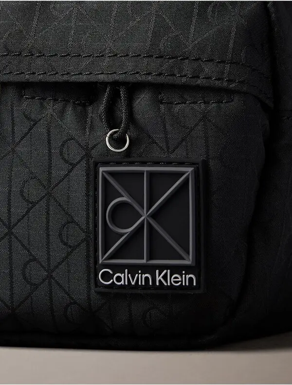 Calvin Klein Utility Emblem Dopp Kit