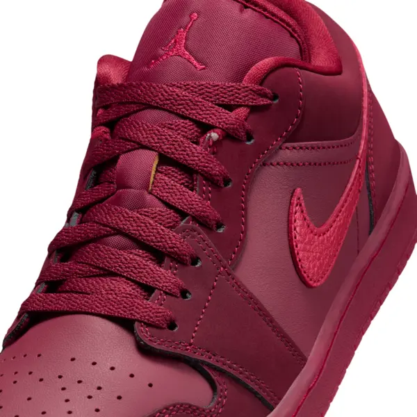 JORDAN 1 Low Se Sneakers - Red
