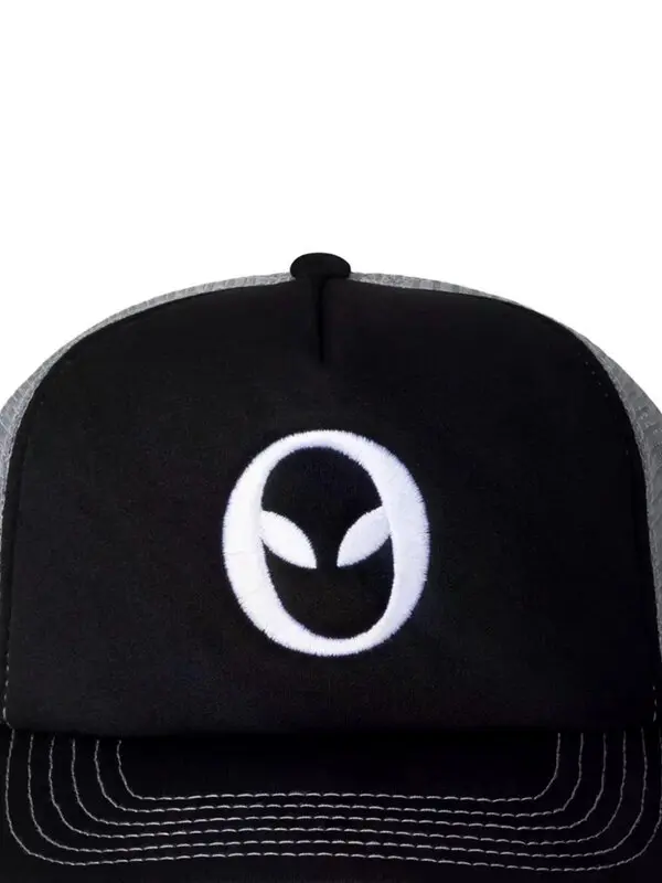 NO PROBLEMO Alien-o Trucker Cap