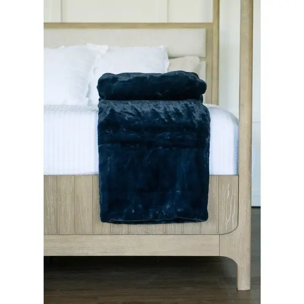 MINKY COUTURE Plush Night Sky Blanket - Blue