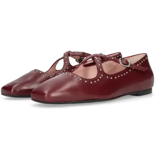 Pretty Ballerinas Criss Cross Mary Jane - Burgundy
