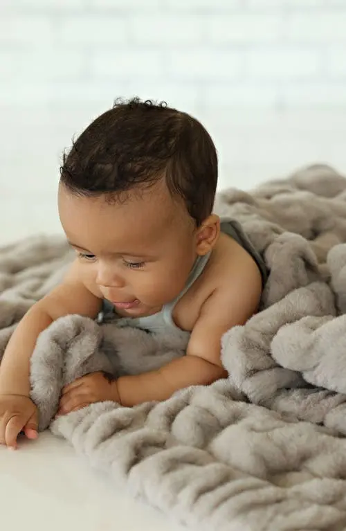 MINKY COUTURE Hugs Tranquil Dove Blanket