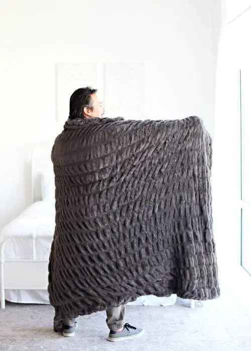 MINKY COUTURE Hugs Charcoal Blanket