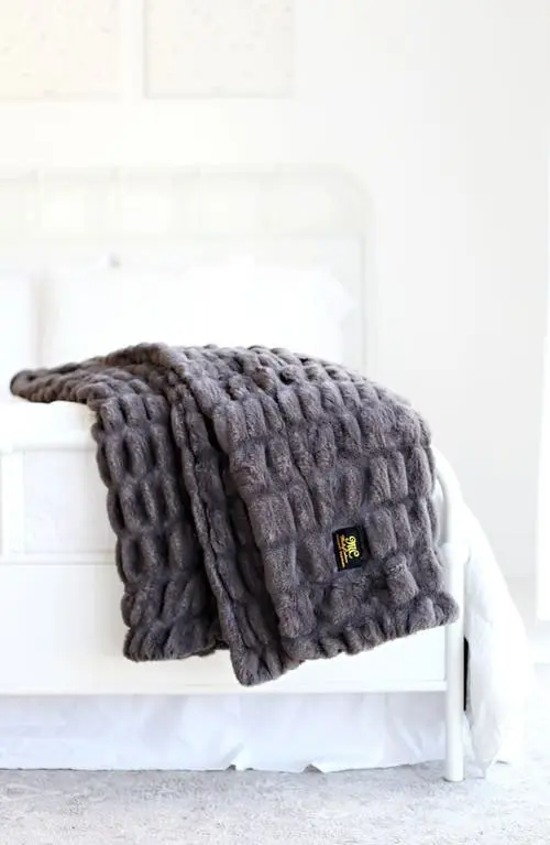 MINKY COUTURE Hugs Charcoal Blanket