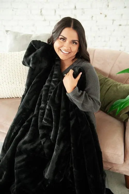 MINKY COUTURE Plush Onyx Blanket - Black