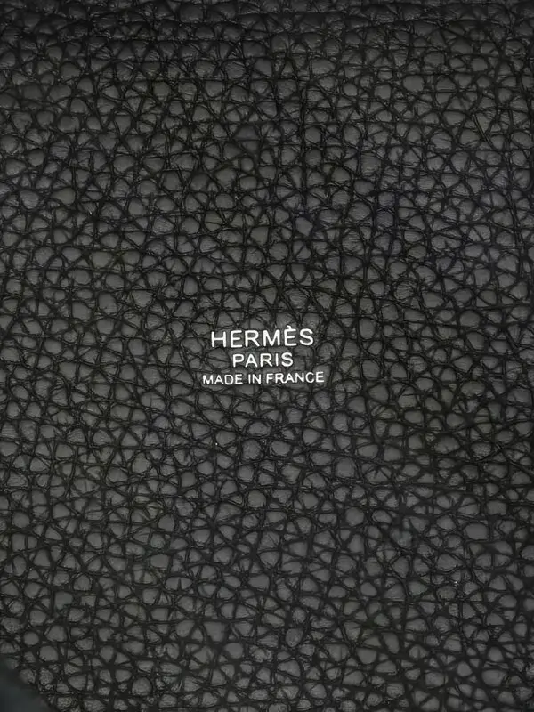Hermès 2024 Leather Handbag With Lock Detail - Black