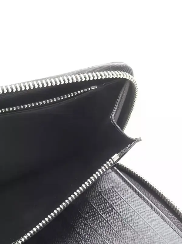 LOUIS VUITTON 2019 Zipped Leather Wallet