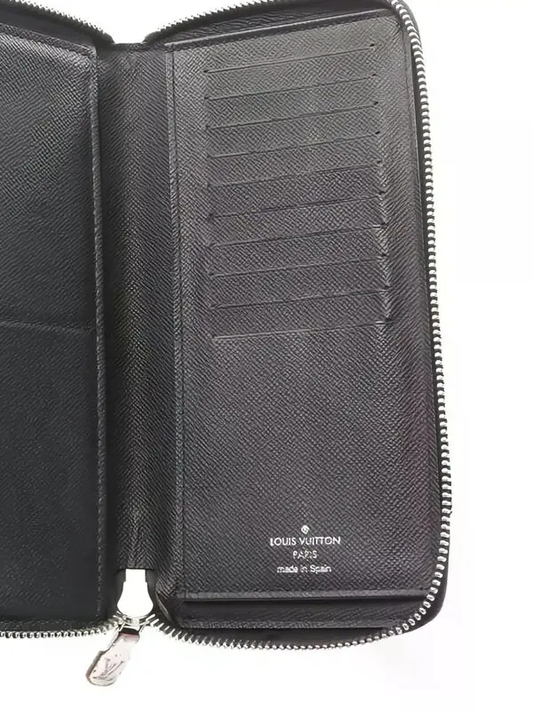 LOUIS VUITTON 2019 Zipped Leather Wallet - Grey