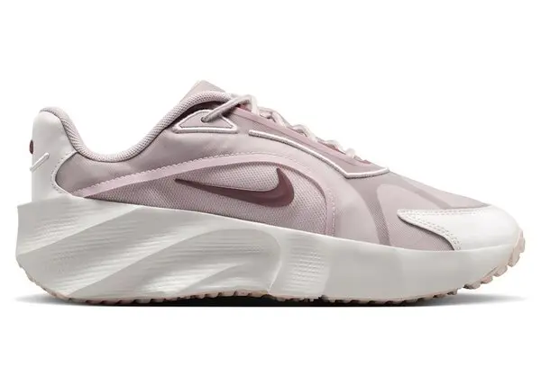 Nike Aura Edge Sneakers