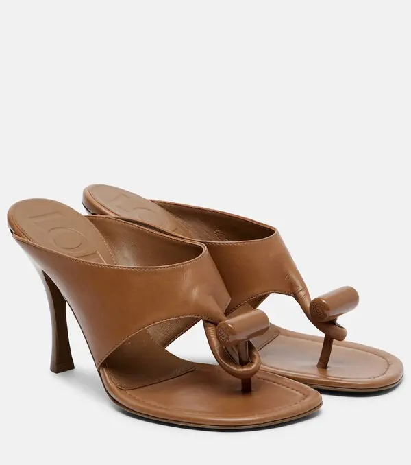 Loewe Toggle 90 Leather Thong Sandals - Brown