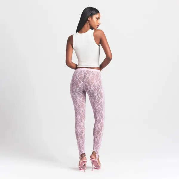 SKIMS Stretch Lace Stirrup Legging - Baby Pink