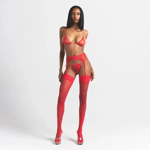 SKIMS Ultra Fine Lace Garter Belt - Ruby