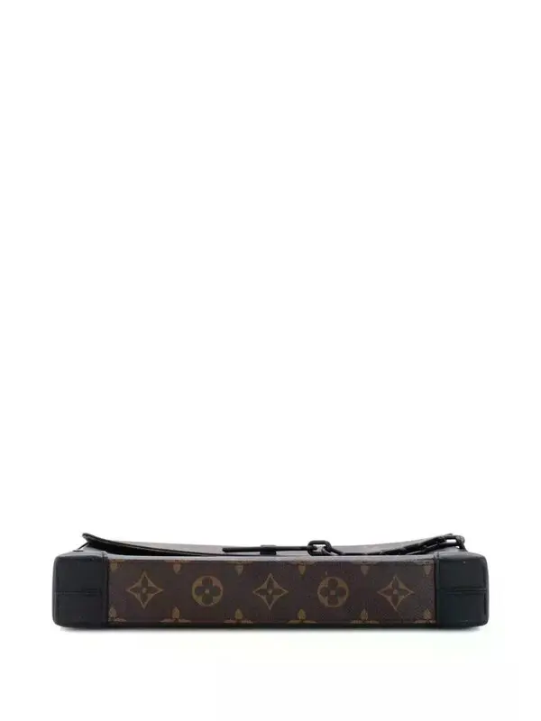 LOUIS VUITTON Pochette Voyage Steamer Clutch