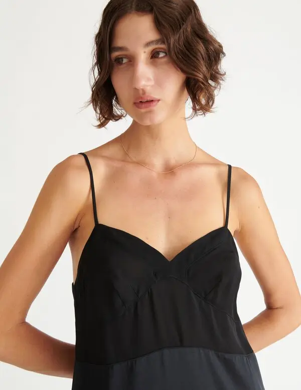 Araks Holly Slip - Black