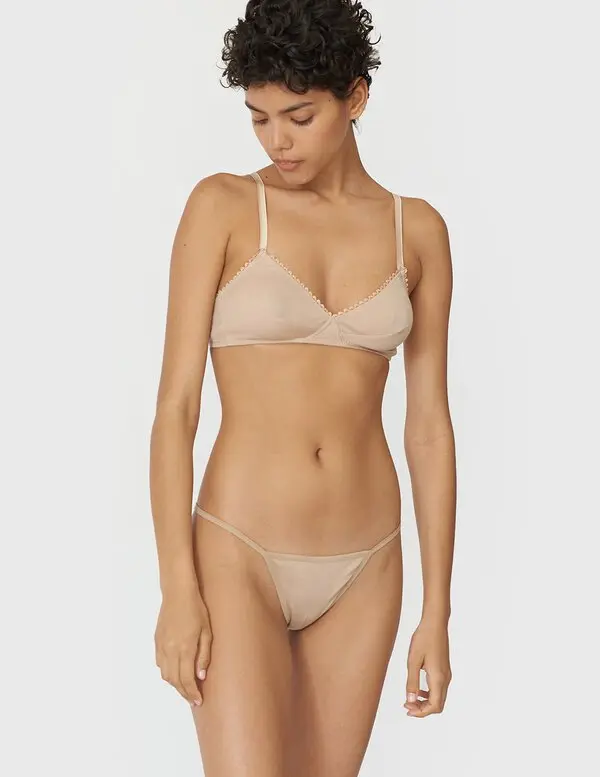 Araks Estel Y Thong