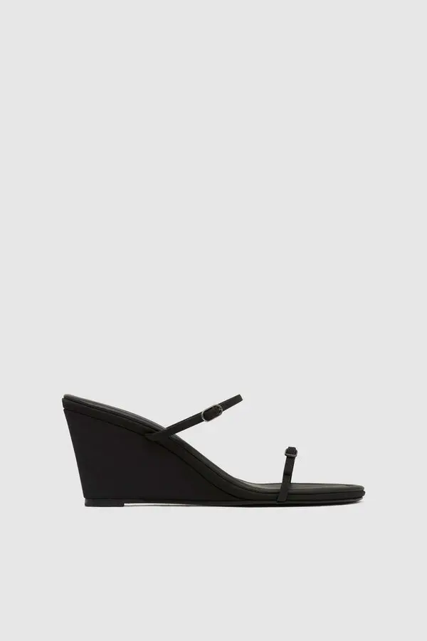 ST. AGNI Petit Belt Detail Wedge Sandal - Black