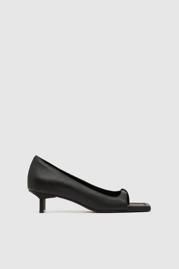 ST. AGNI 90s Square Toe Kitten Heel - Black