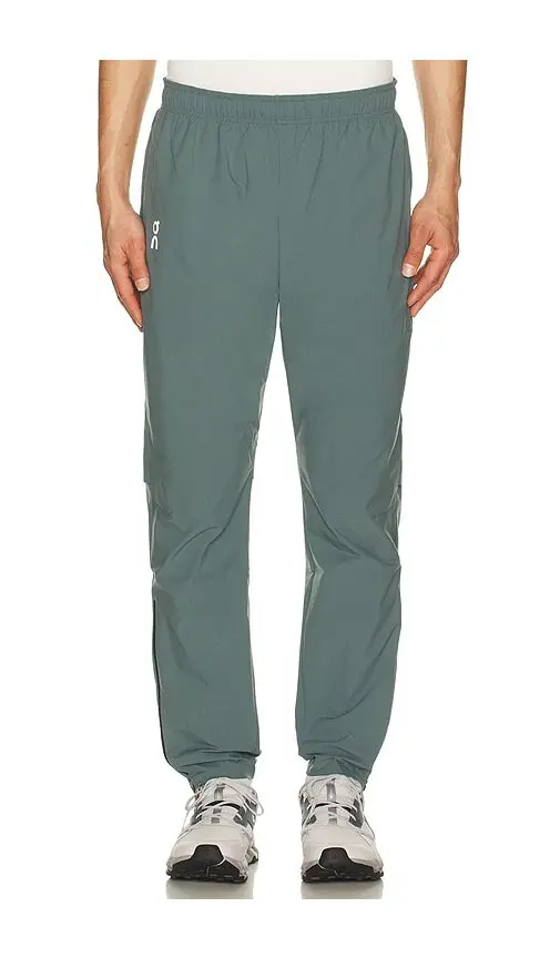 On Core Pants In Green - Olive
