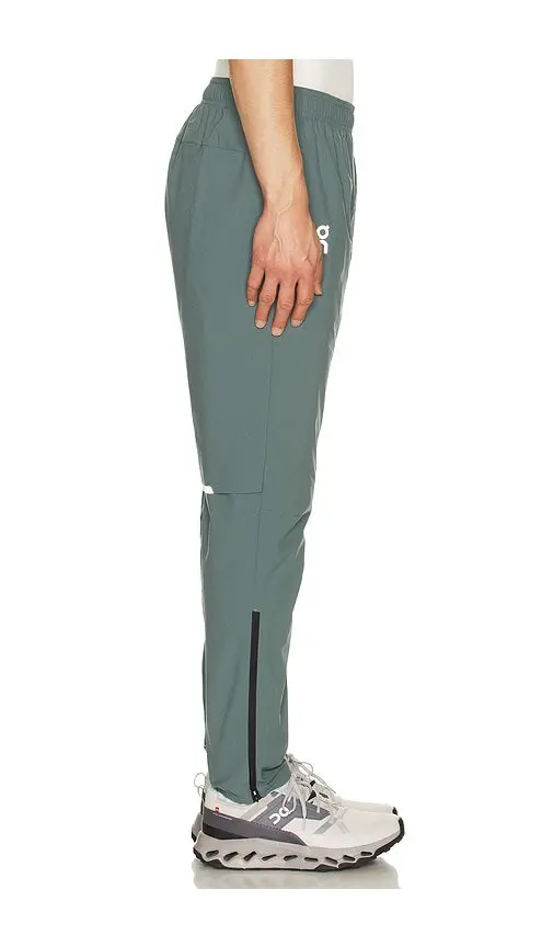 On Core Pants In Green - Olive