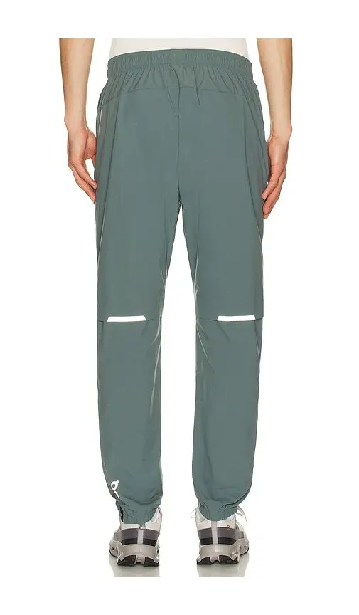 On Core Pants In Green - Olive