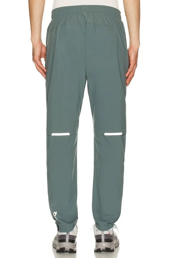 On Core Pants In Green - Olive