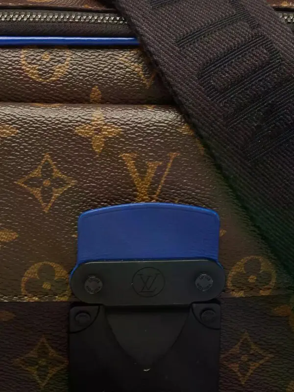 LOUIS VUITTON Monogram Messenger Bag