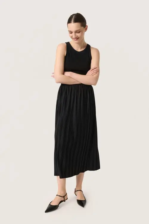SOAKED IN LUXURY Sivone Pleated Maxi Skirt - Black