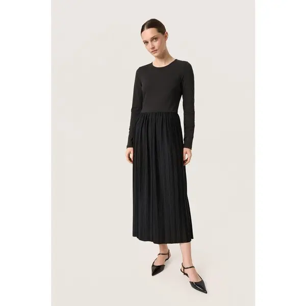 SOAKED IN LUXURY Simone Plisse Long Sleeve Maxi Dress - Black
