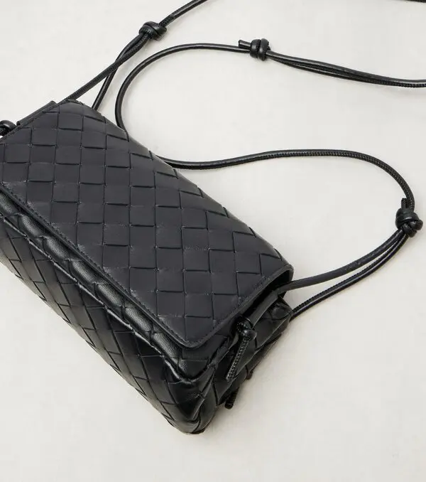 Bottega Veneta Leather Crossbody Bag - Black
