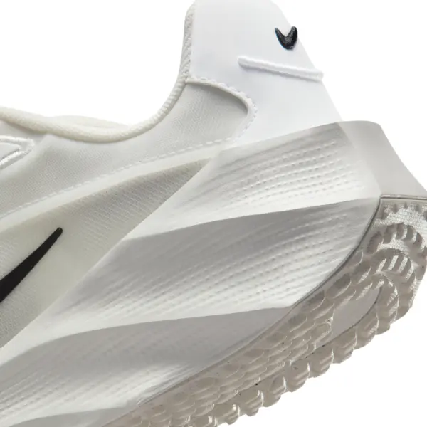Nike Aura Edge Sneakers - White