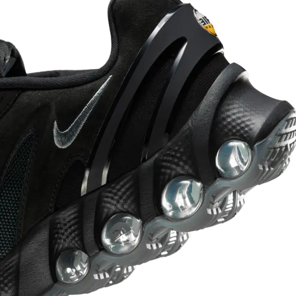 Nike Air Max Dn8 Leather Sneakers - Black